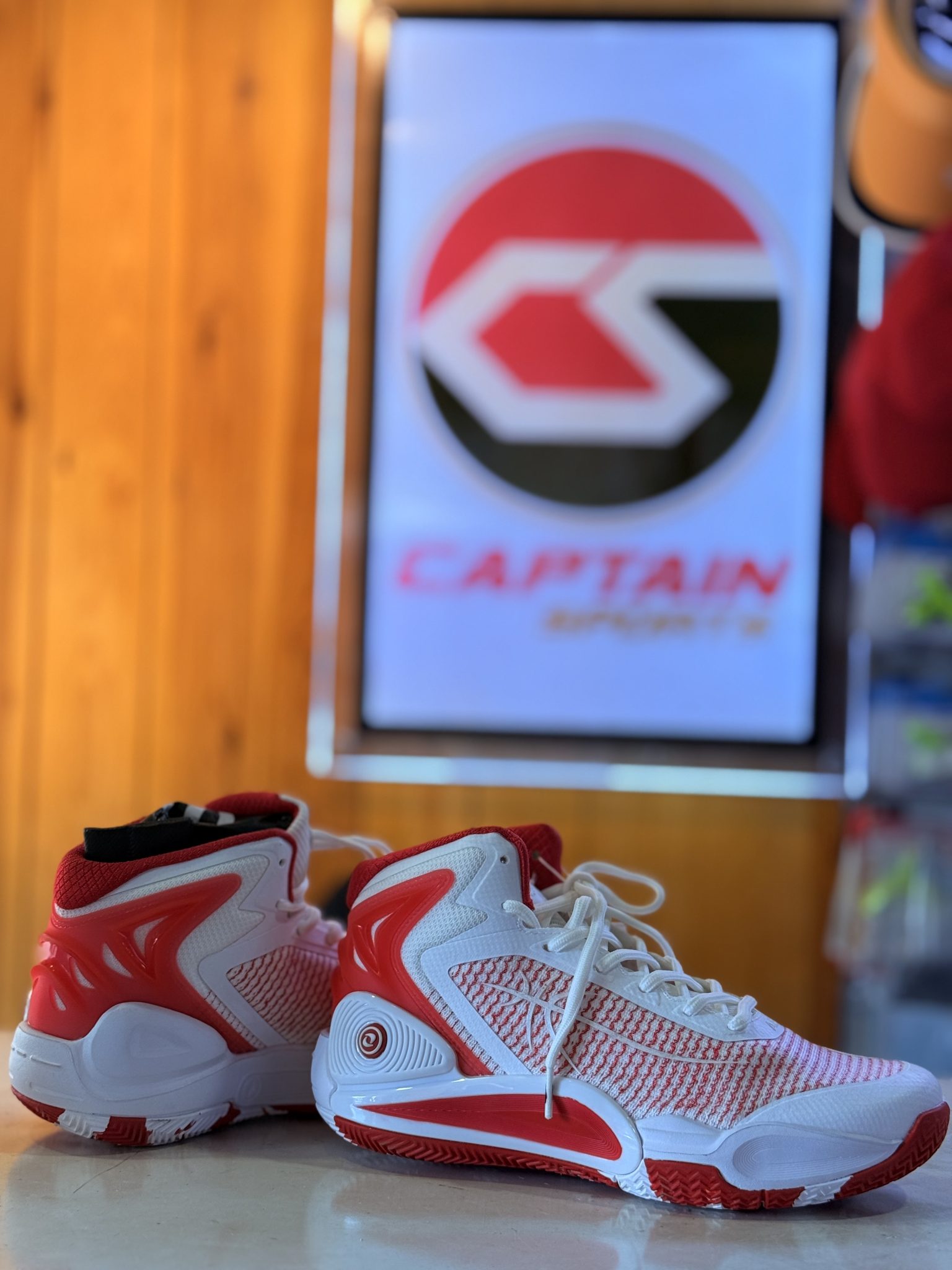 Basketball shoes – Captain Sports